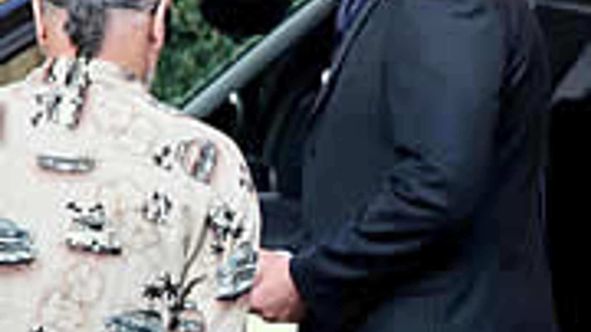 Russell Crowe, Ridley Scott, Peter Mayle, Russell turns | HELLO!