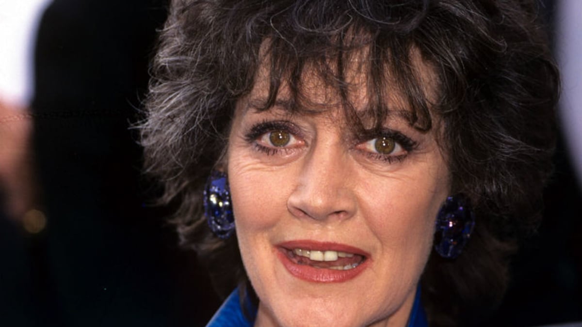 Former Coronation Street actress Amanda Barrie, 81, stuns with youthful ...