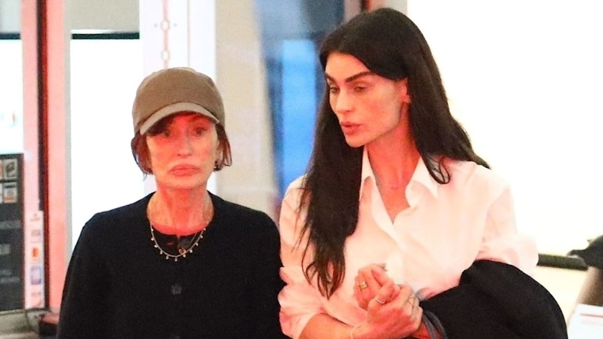 Sharon Osbourne, 71, enjoys dinner with rarely-seen lookalike daughter ...