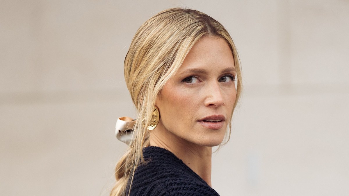 12 easy office hairstyles - that take as little as 1 minute | HELLO!