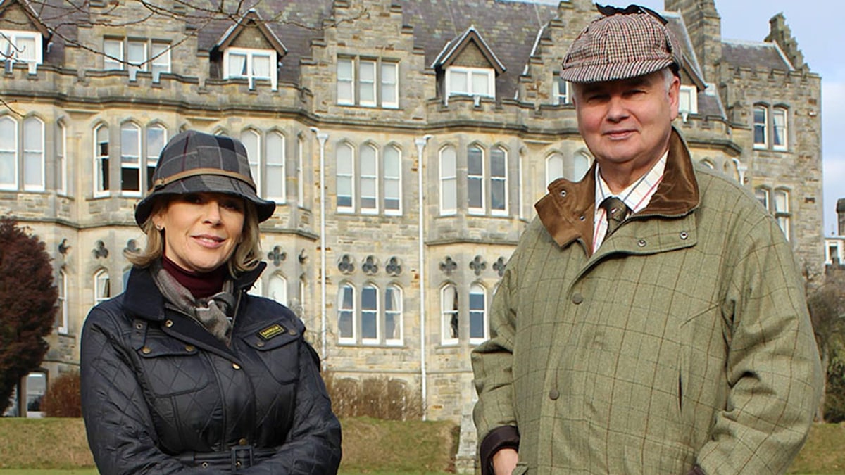 Eamonn Holmes and Ruth Langsford dress in matching tweed | HELLO!