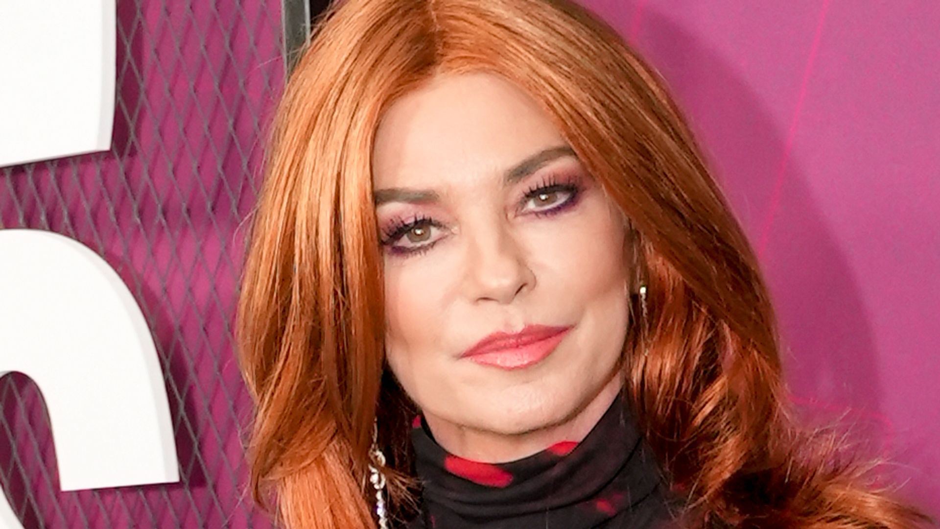 Leggy Shania Twain Flashes Underwear In Red Hot Mini Dress Hello