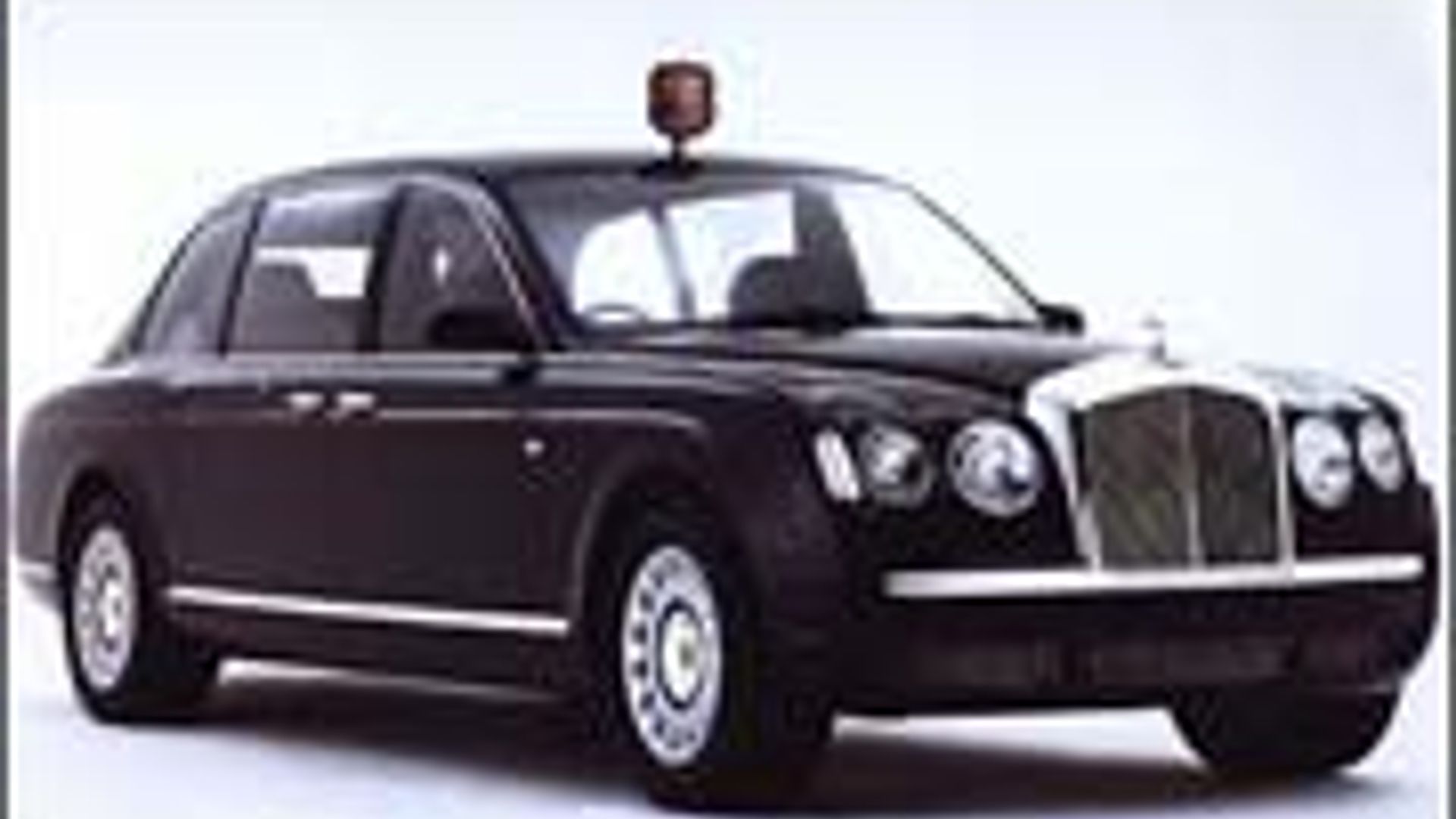 QUEEN TAKES DELIVERY OF NEW £10-MILLION STATE LIMO | HELLO!