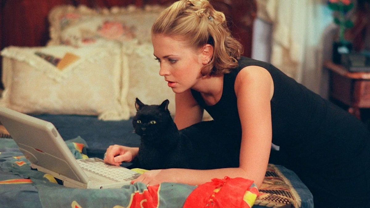 Visit the iconic Sabrina the Teenage Witch house this Halloween - all ...