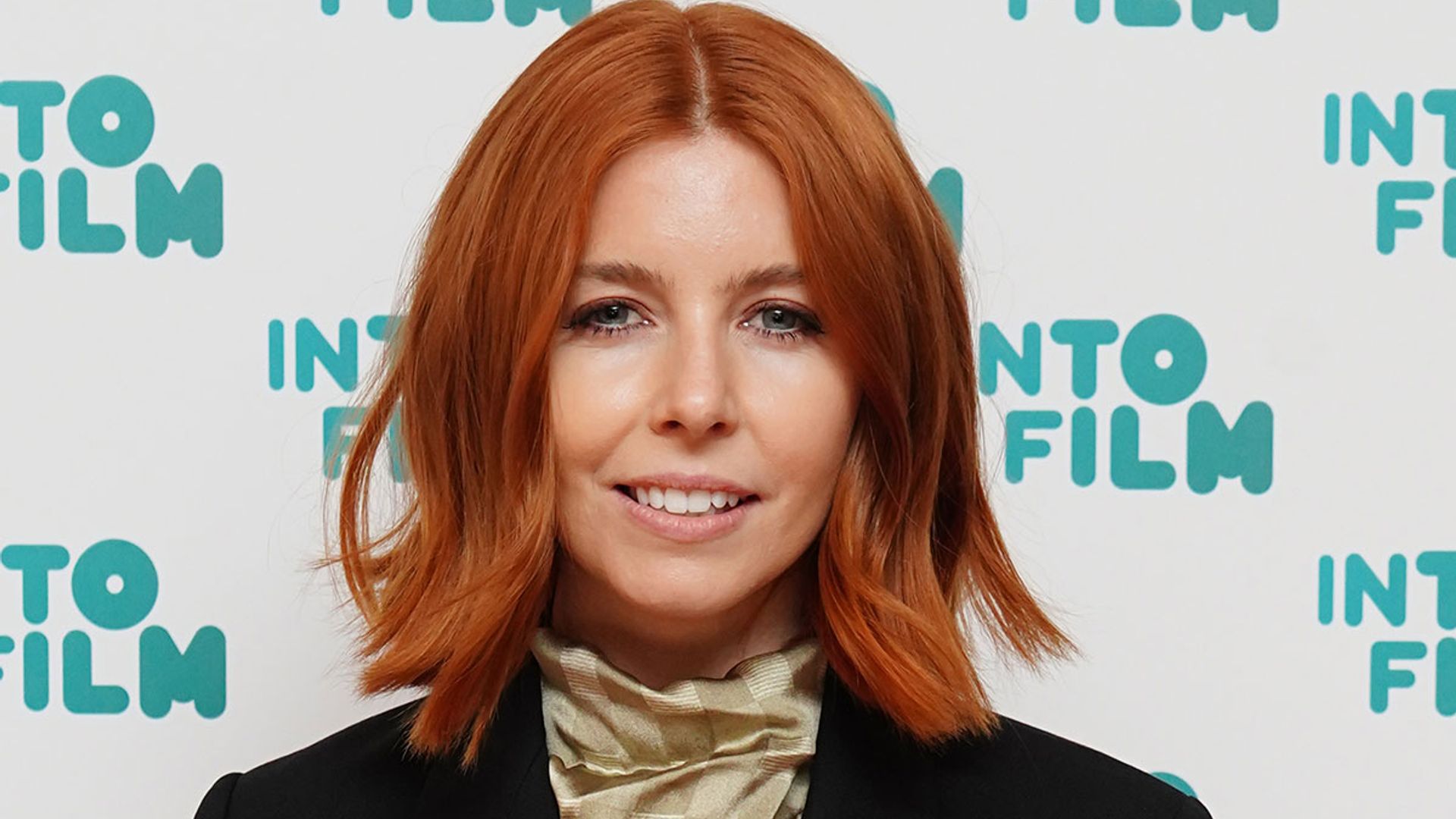 Stacey Dooley cradles blossoming baby bump in skintight strapless dress ...