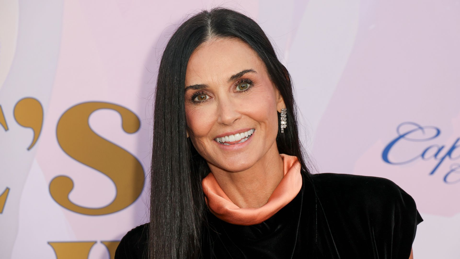Demi Moore highlights tiny waist in figure-hugging dress for gorgeous ...