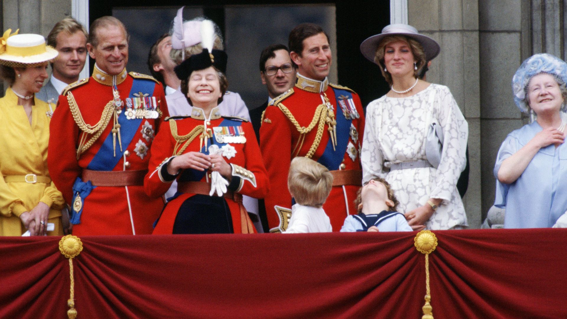 Iconic moments on Buckingham Palace's balcony: from royal wedding ...