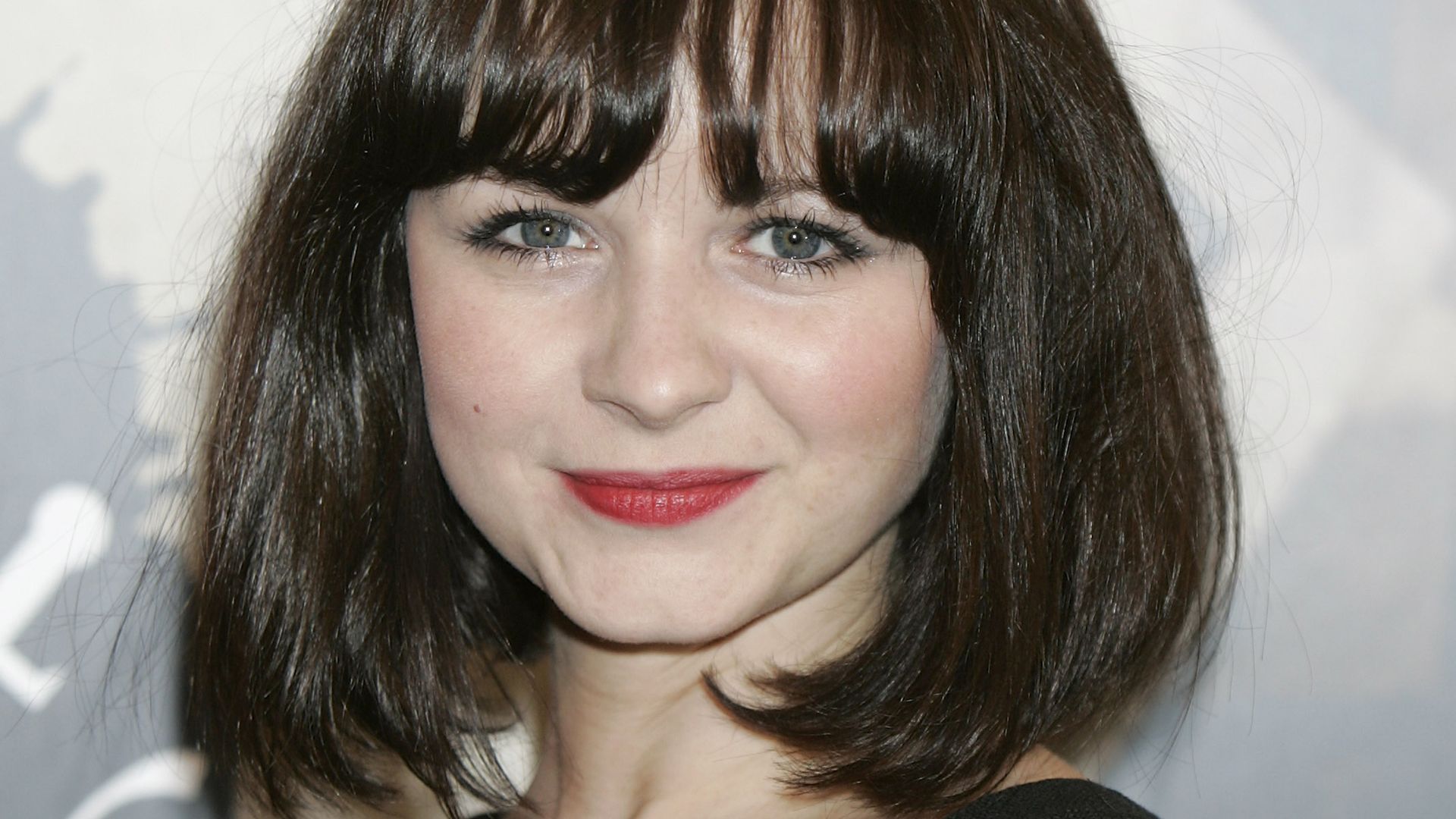 Sarah Smart - Biography | HELLO!