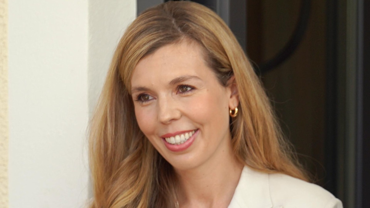 Carrie Johnson’s daughter Romy is a Christmas cutie-pie in pink ...