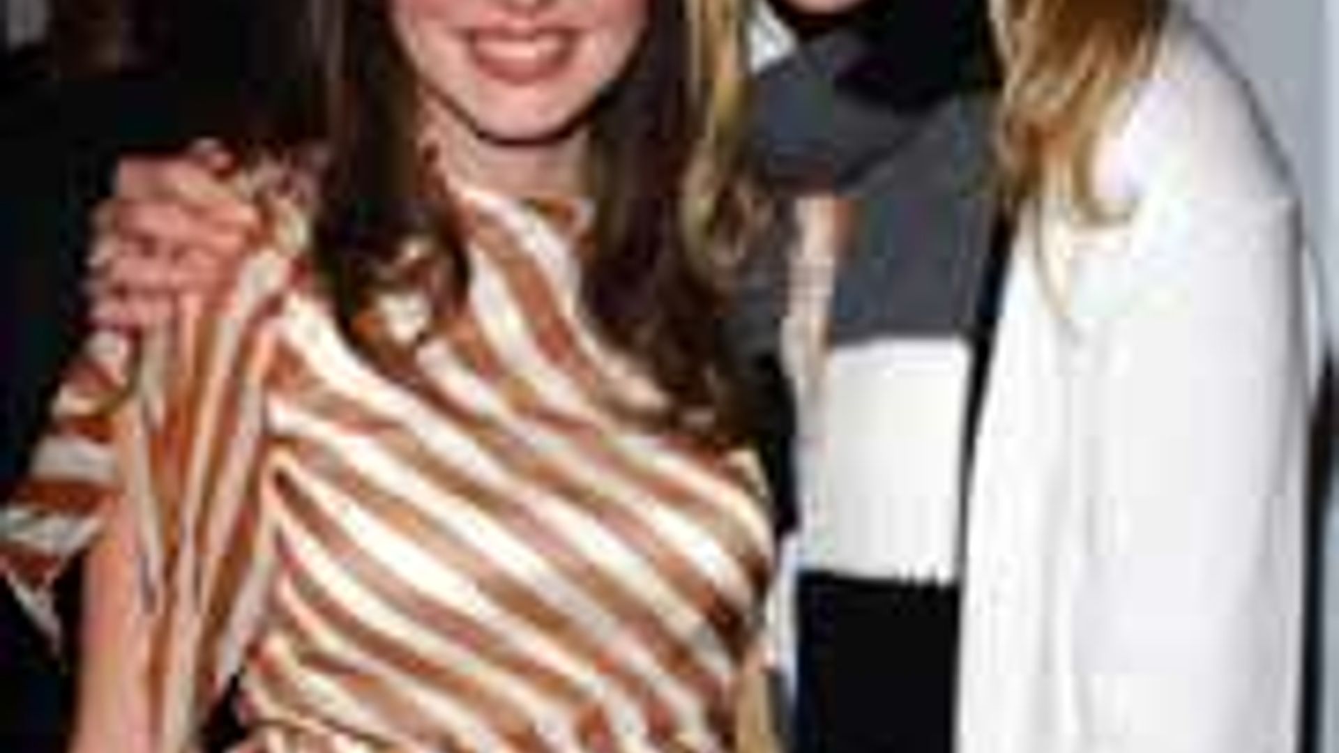 TRAINEE CHEFS DO JAMIE OLIVER PROUD AT RESTAURANT LAUNCH | HELLO!