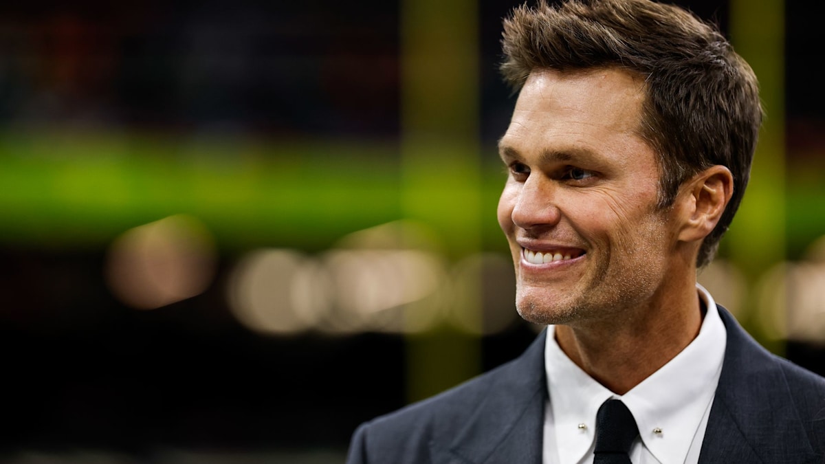 Tom Brady's appearance distracts fans during Super Bowl 2025 amid star's admission about weight ...