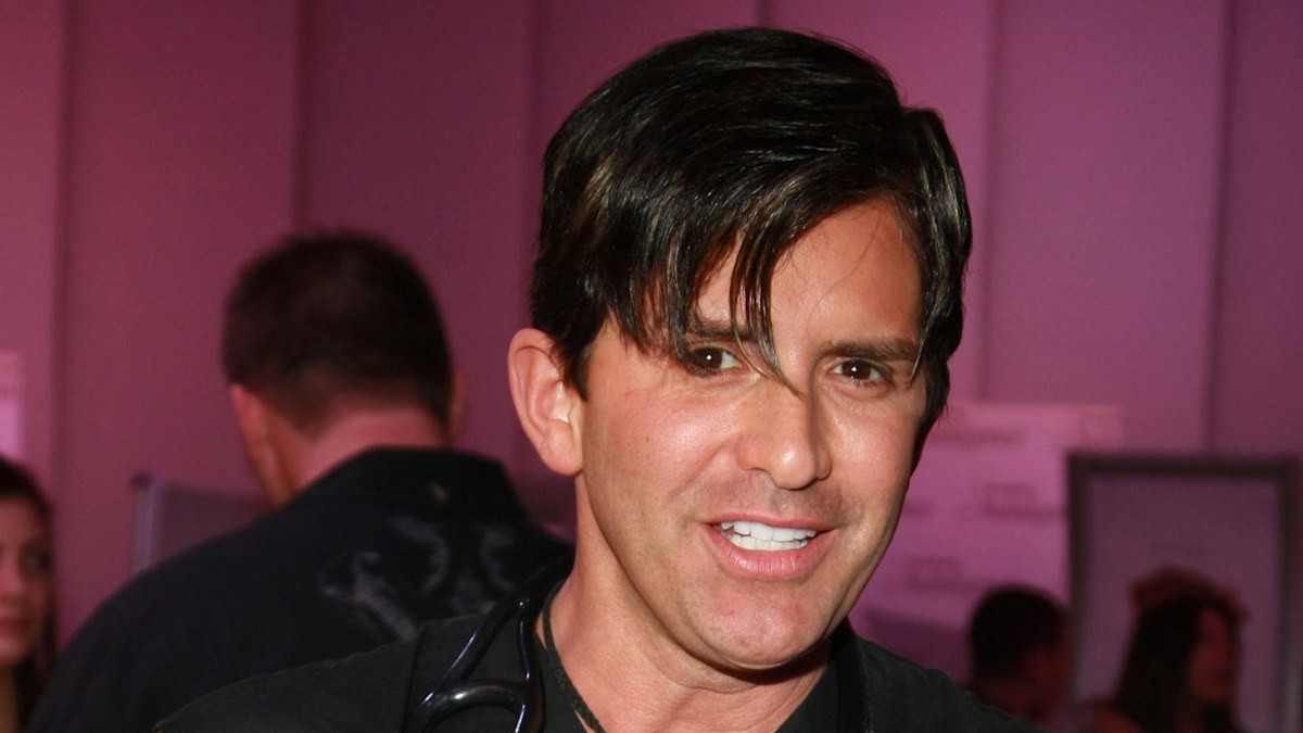 Celebrity plastic surgeon Robert Rey looks worlds away from Dr. 90210 ...
