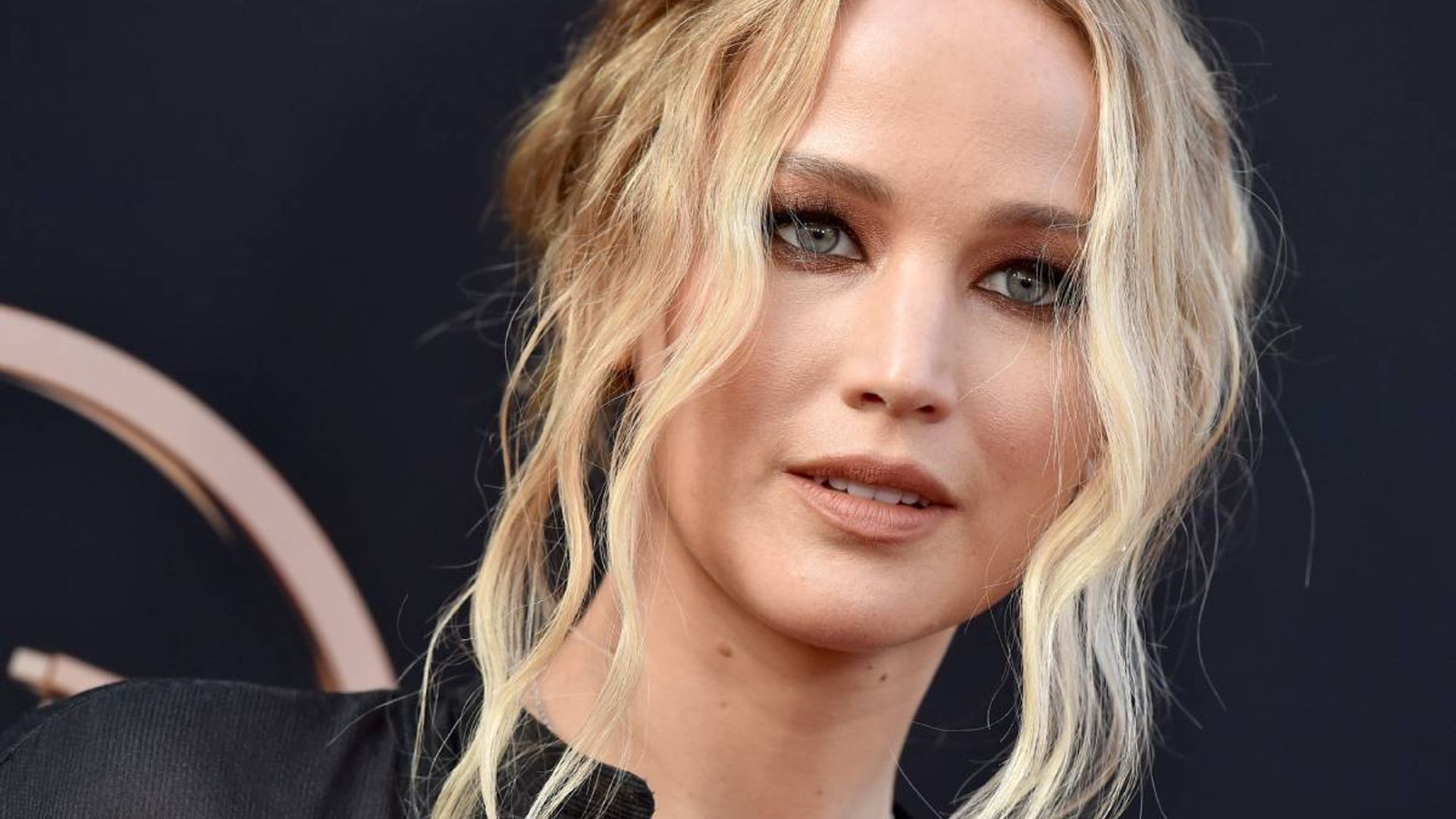 Jennifer Lawrence's bedroom inside $8million home is unreal - see full ...