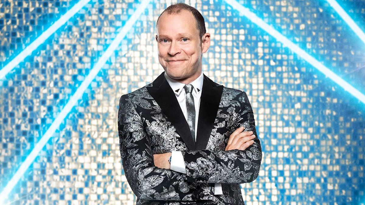 Strictly's Robert Webb reveals how he told David Mitchell he'd signed ...