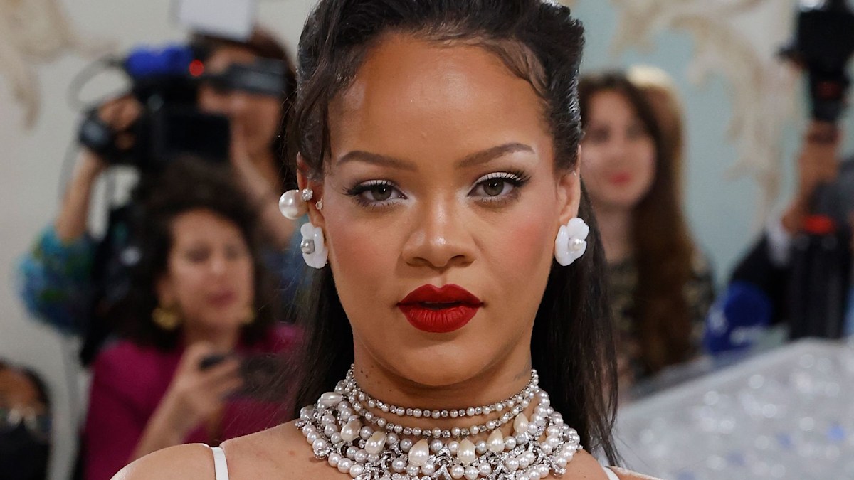 Rihanna just used Princess Diana’s favourite jewellery styling trick ...