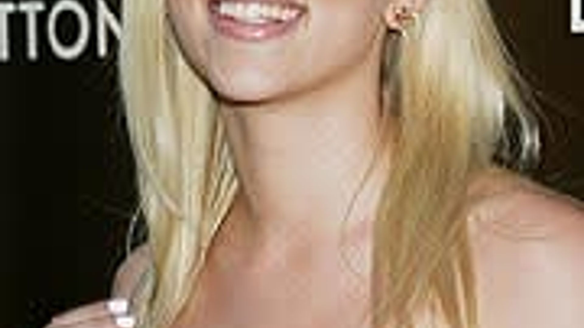 Stunning Scarlett delivers bombshell glamour at benefit | HELLO!