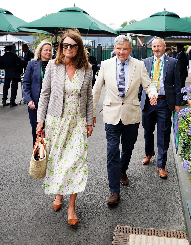 Carole Middleton serves at Wimbledon wearing daughters Pippa and Kate ...