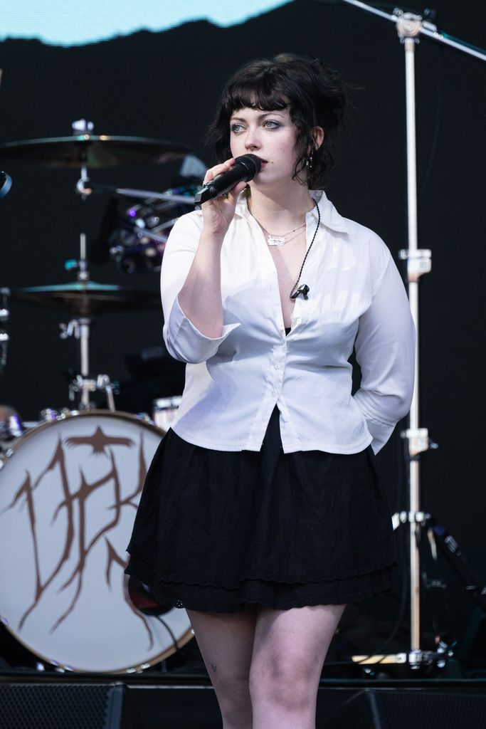 Foo Fighters' Dave Grohl's daughter Violet, 17, surprises fans with ...