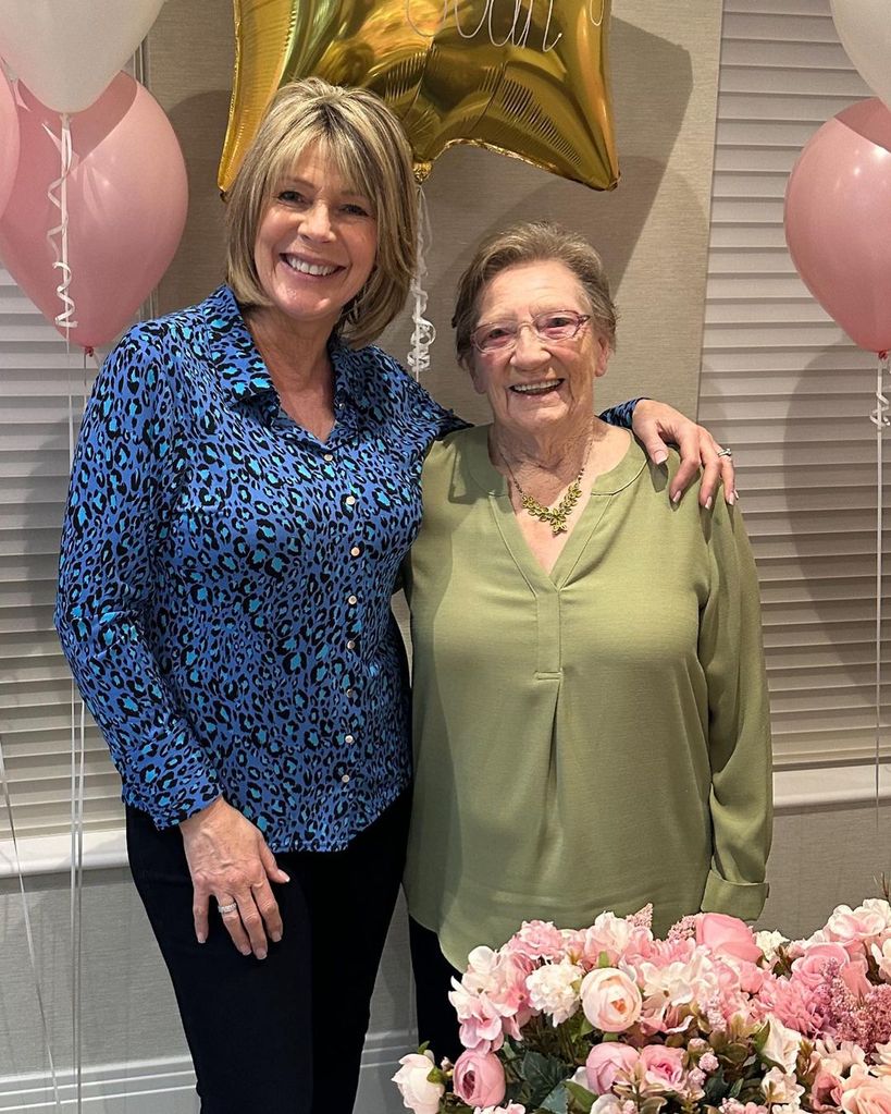 Eamonn Holmes shows support to heartbroken Ruth Langsford amid family ...