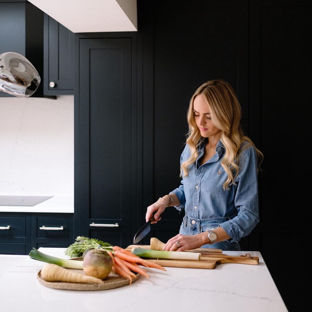 How to prevent hair loss for thicker, fuller locks - red light therapy ...