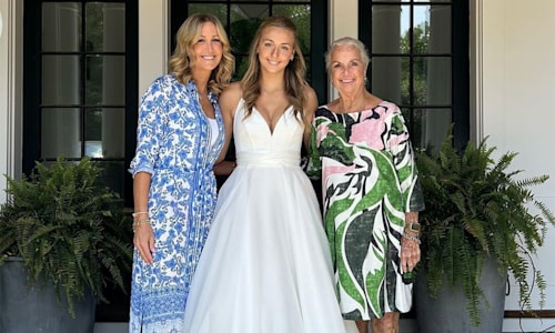 Lara Spencer wows in shorts while on vacation with lookalike daughter ...