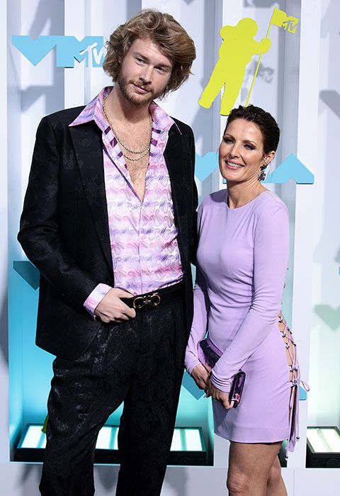 Addison Rae’s mum Sheri kisses 26-year-old rapper Yung Gravy at the VMA ...