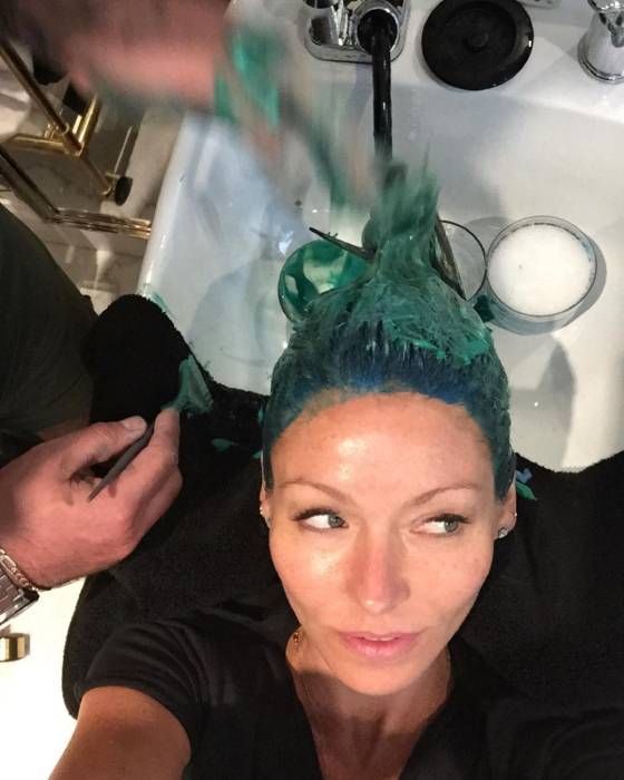 Kelly Ripa looks unrecognisable with pink hair - and it's so short ...
