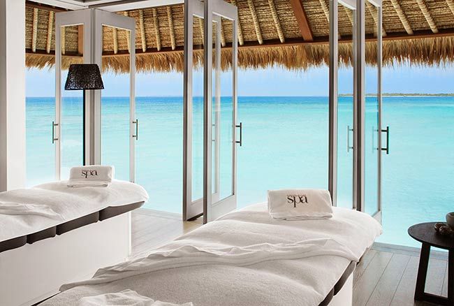 This incredible spa occupies an entire island in the Maldives: take a ...