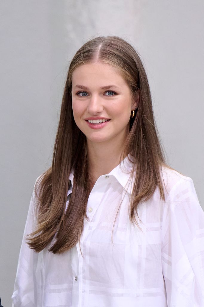 Princess Leonor dazzles in fitted jeans alongside lookalike mother ...