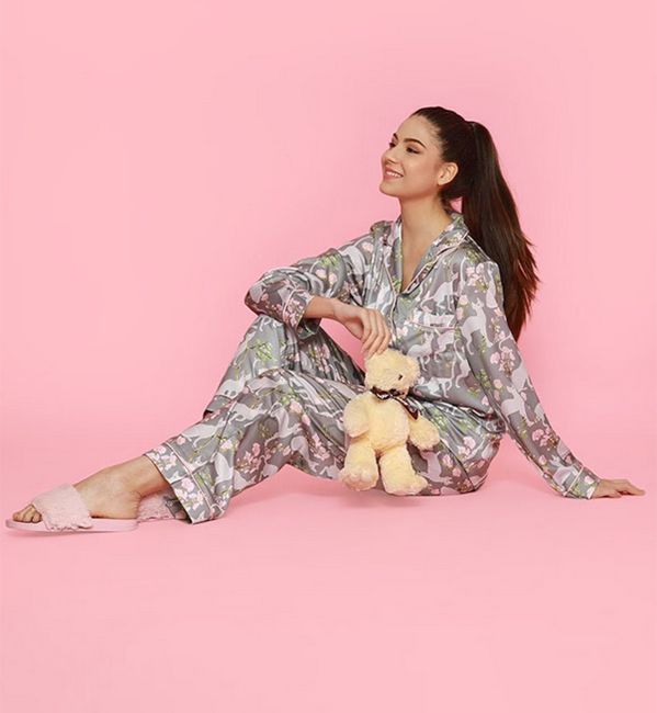 Kate Beckinsale poses on private jet in cat pyjamas - see photos! | HELLO!