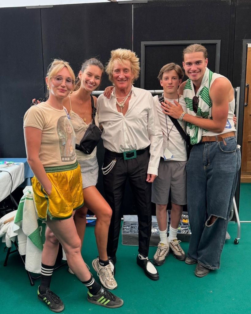 Rod Stewart's towering son Aiden is his 'mirror image' in new photo ...
