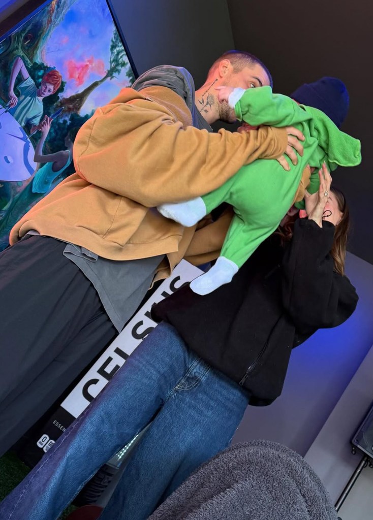 Hailey Bieber marks milestone with adorable unseen photo of baby son ...