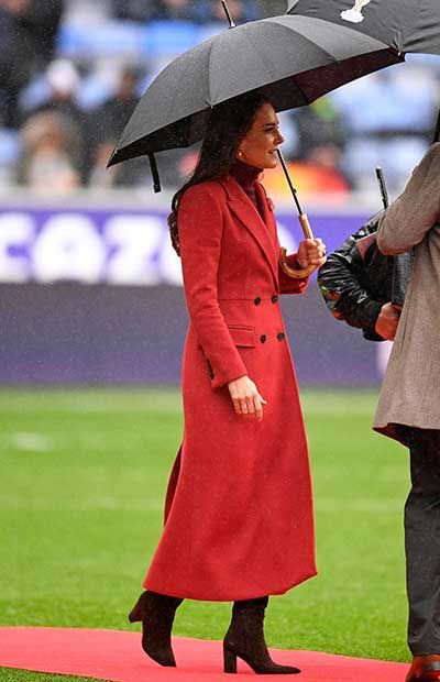 Kate Middleton enchants in bold coat and heeled boots for fun outing ...