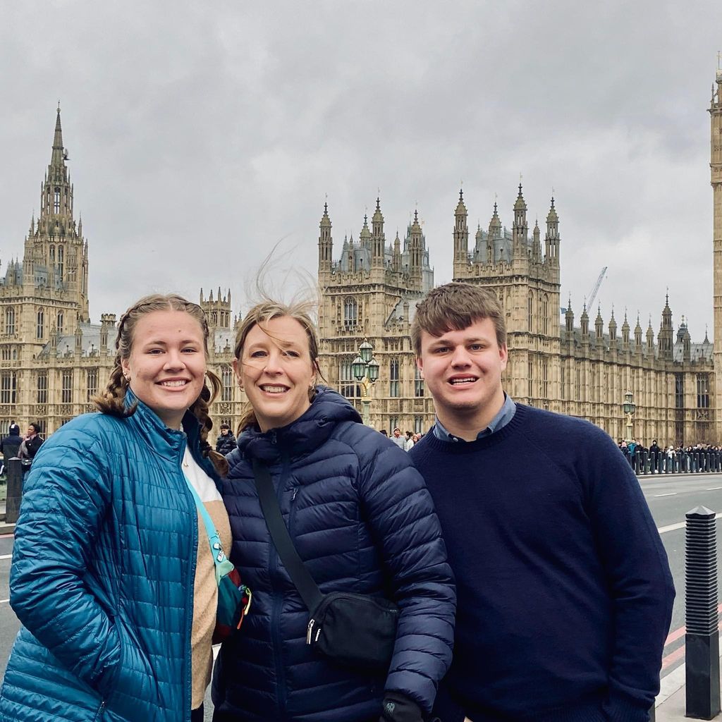 Meet Kamala Harris' VP Tim Walz's 3 siblings — what to know of his younger brother's tragic ...