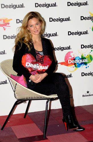 Supermodel Bar Refaeli walks the runway for Desigual at Barcelona ...