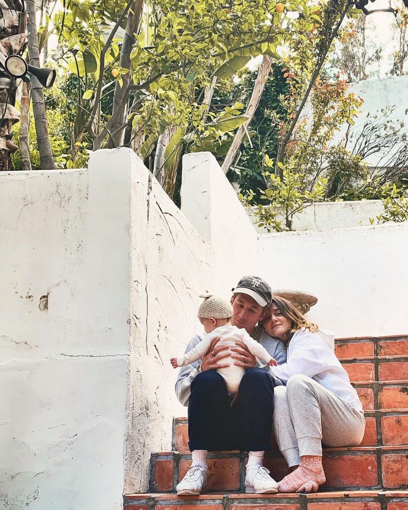 Meet Jeremy Allen White's rarely-seen daughters Ezer, 6, and Dolores, 4 ...