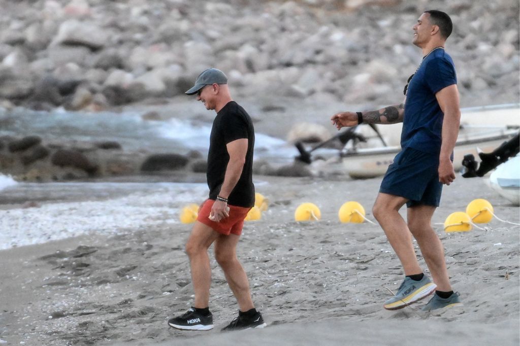 Lauren Sanchez, 54, rocks daisy dukes for eighth luxury vacation with ...