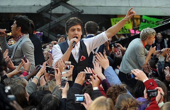 One Direction make history as their debut album enters US album charts ...