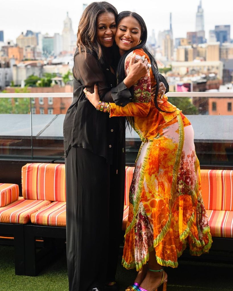 Malia and Sasha Obama's private lives spotlighted as mom Michelle ...