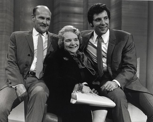 Tom Jones' family: wife Linda, sons Mark and Jonathan and grandchildren ...