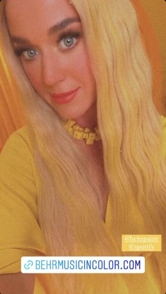 Katy Perry shows off sunny new locks in ethereal dress for exciting ...