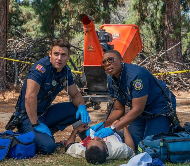 9-1-1 boss shares thoughts on fan theories and Buck and Eddie, details ...