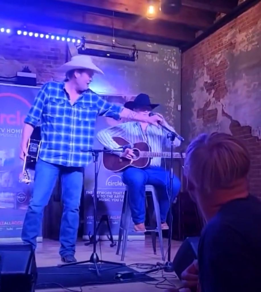 Gwen Stefani's son Zuma, 15, makes major stage debut alongside ...