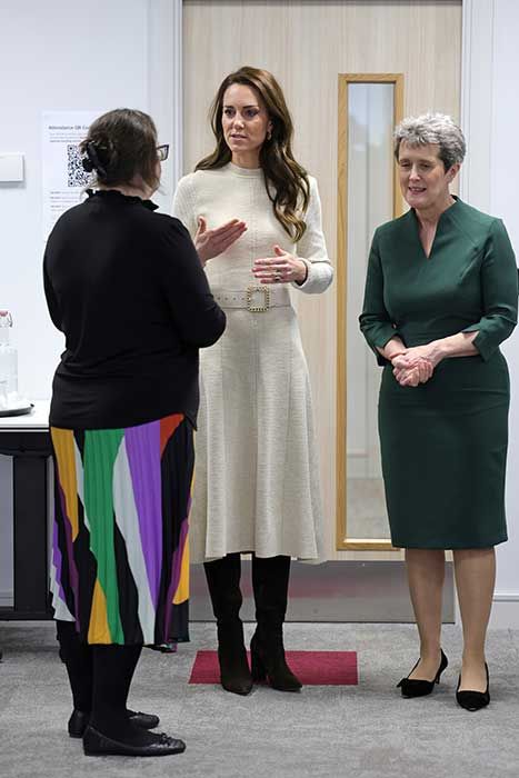 Kate Middleton goes solo for very special trip to Leeds - best photos ...