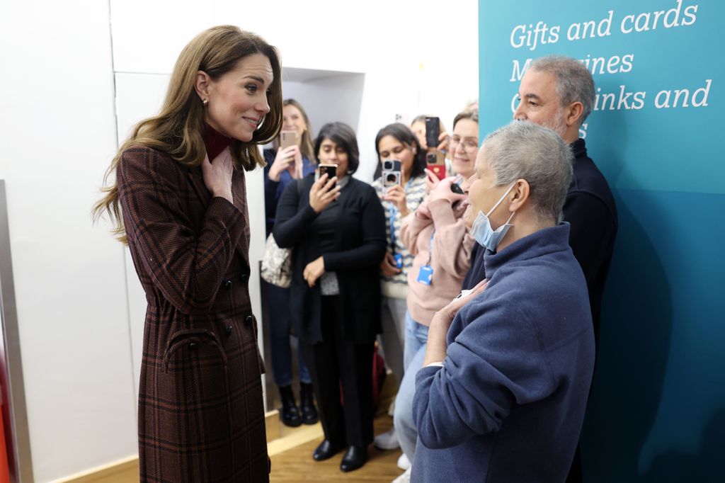 Kate Middleton visits hospital where she received cancer treatment and ...