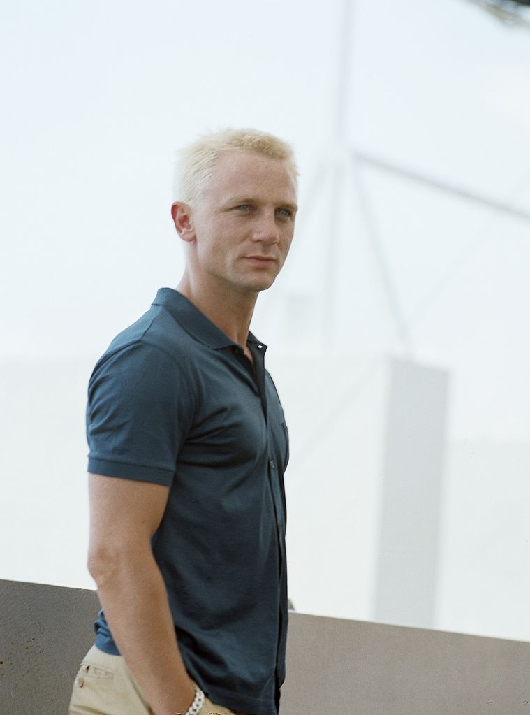 Daniel Craig looks unrecognisable as he debuts new hairdo at star ...