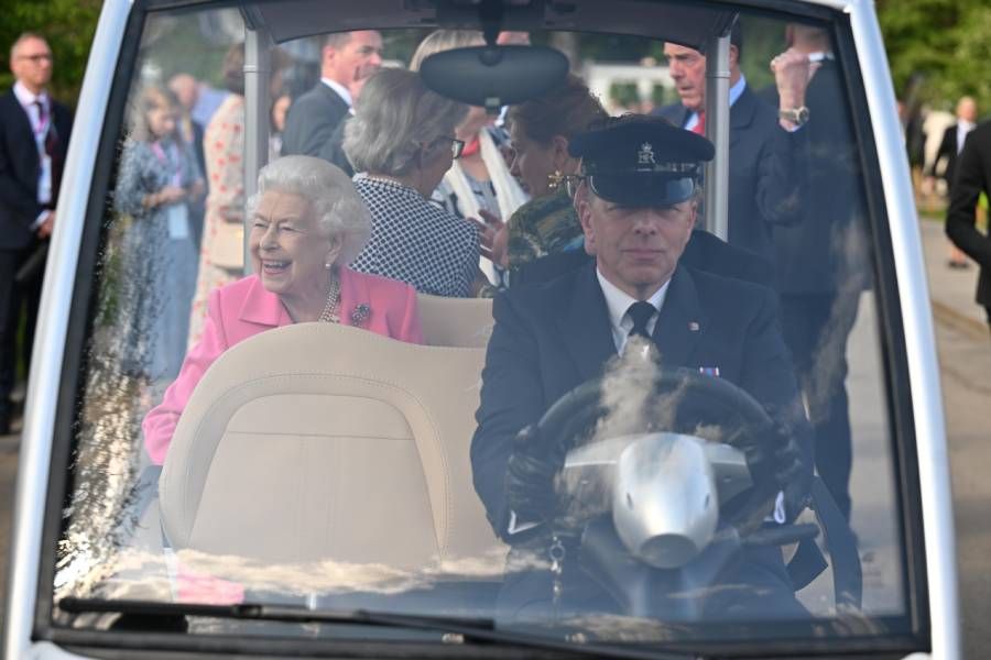 The Queen, 96, uses £62,000 buggy at Chelsea Flower Show amid mobility ...