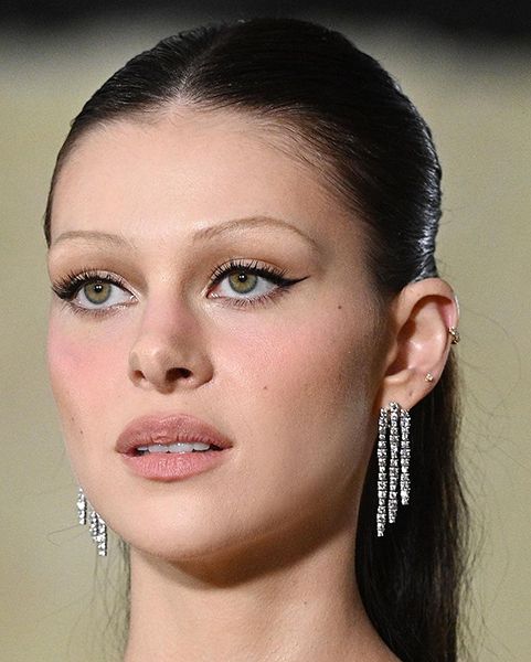 Nicola Peltz sports super skinny supermodel-inspired 90s brows – see ...