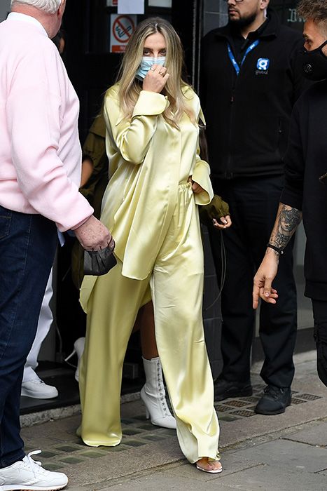 Little Mix singer Perrie Edwards and boyfriend Alex Oxlade-Chamberlain ...