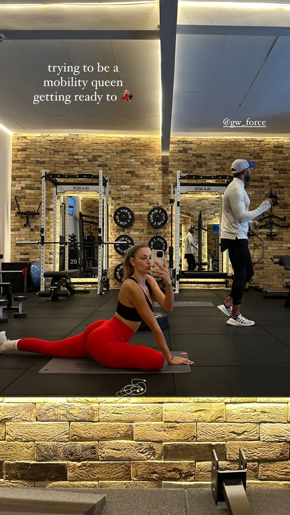 Strictly's Zara McDermott showcases flexibility in skintight leggings ...